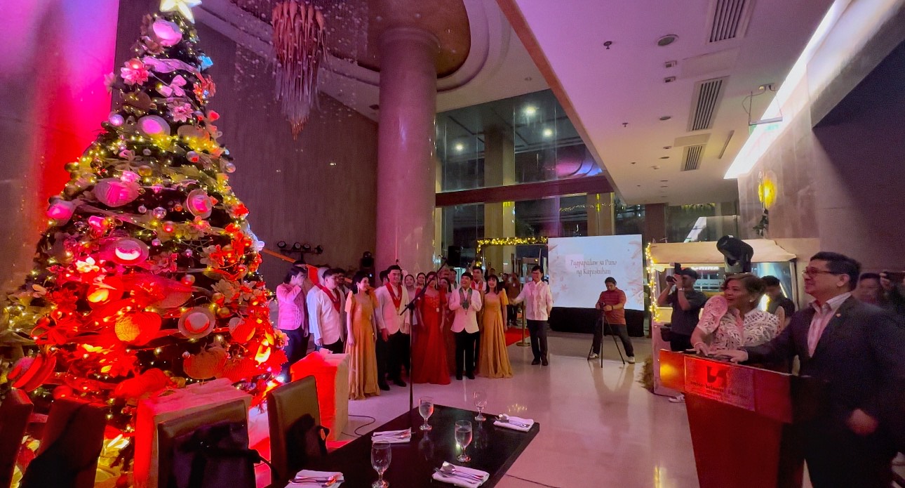 Swiss-Belhotel Blulane makes Christmas Tree Lighting Ceremony ...
