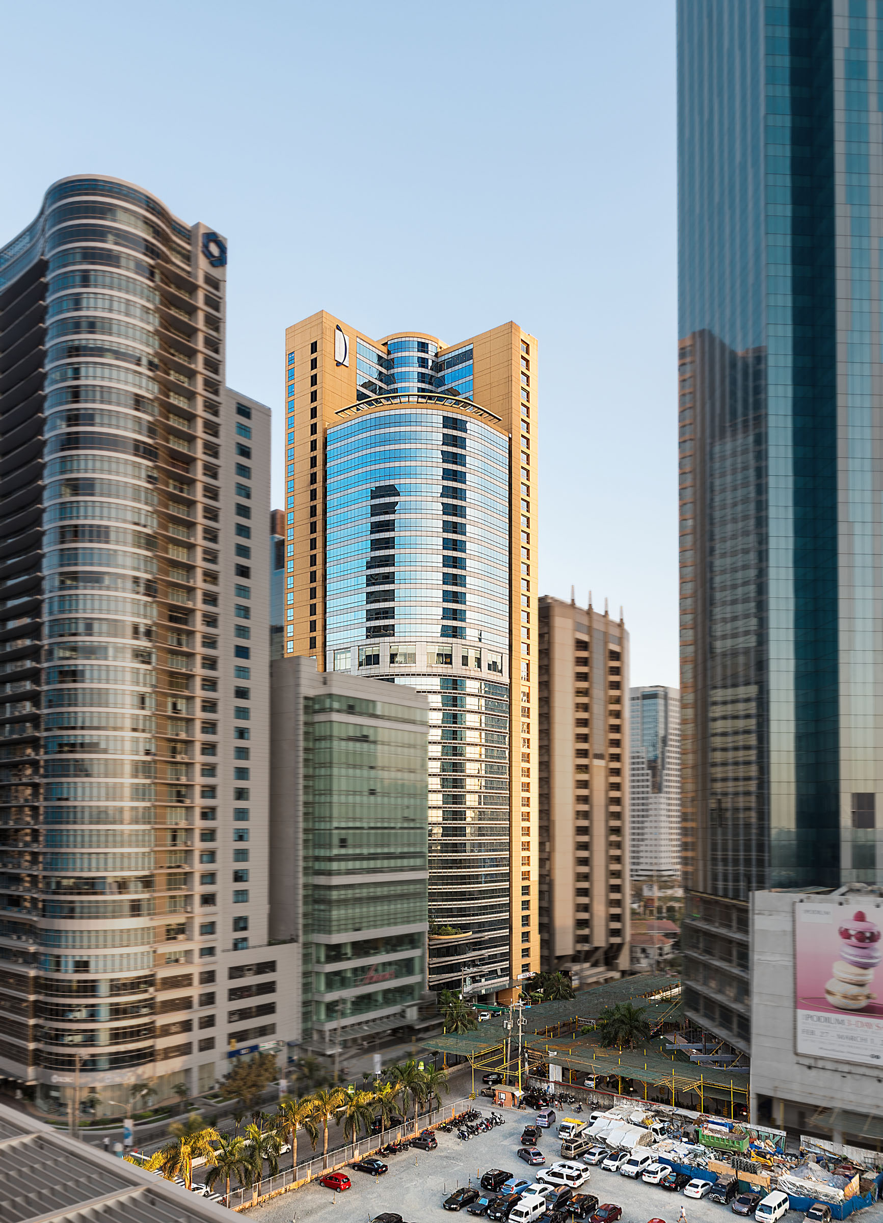 Celebrating 25 Years of Exceptional Hospitality: Discovery Suites Marks ...